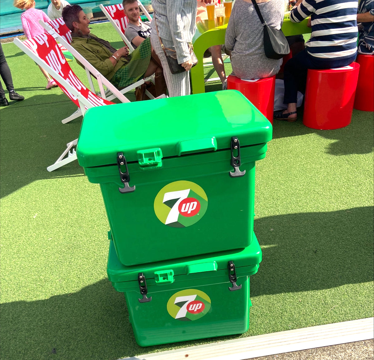 7-up branded Icey-Tek boxes spotted – Icey-Tek / Cool Boxes UK